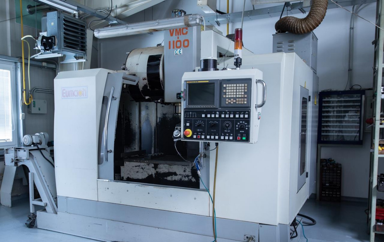 Eumach VMC 1100 - Czechia - Kitmondo